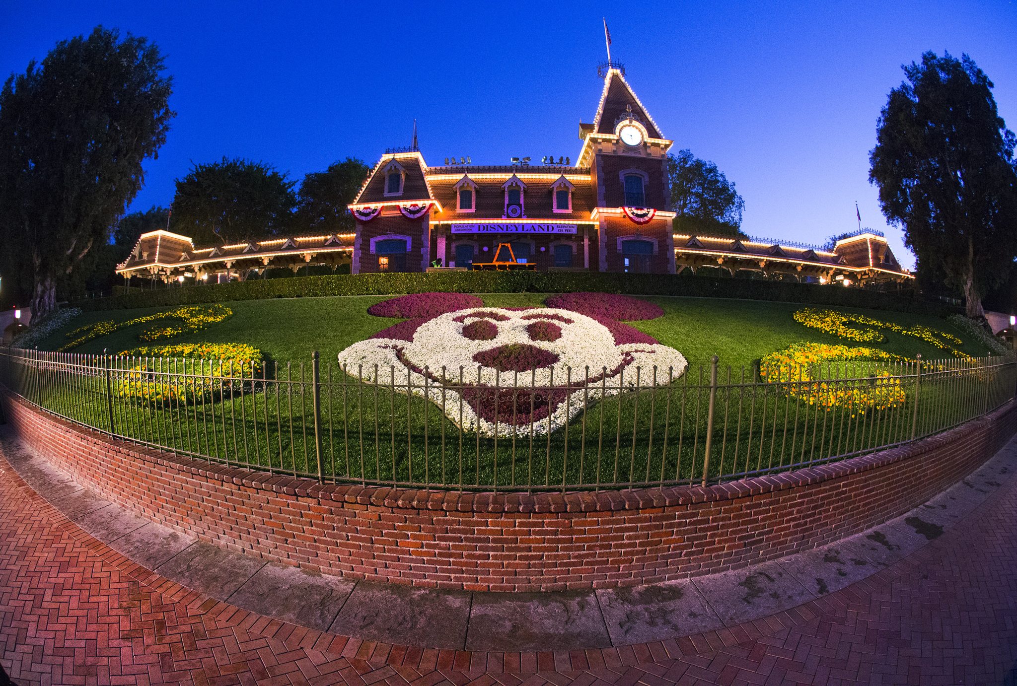 Disneyland Resort Horticulture and Resort Enhancement Fun Facts ...